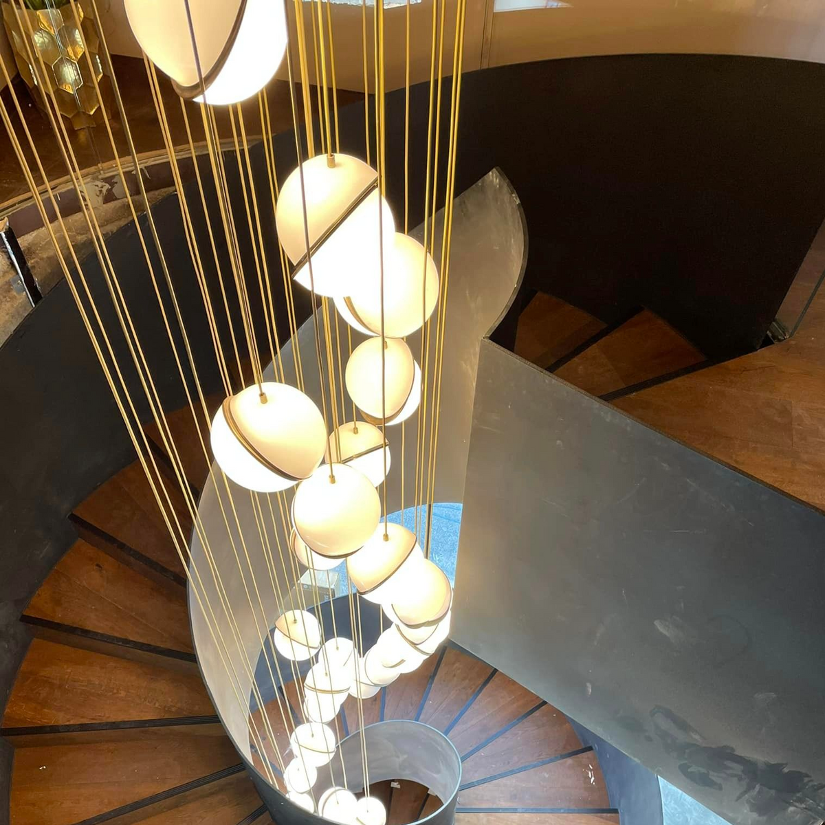 Modern Floating Acrylic Balls Chandelier for Staircase/Foyer/Entryway ...