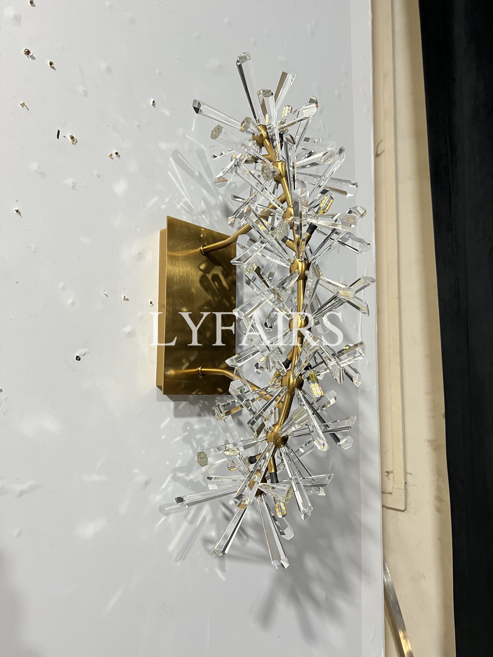 Modern Frozen Ice Crystal Wall Lamp — Lyfairs